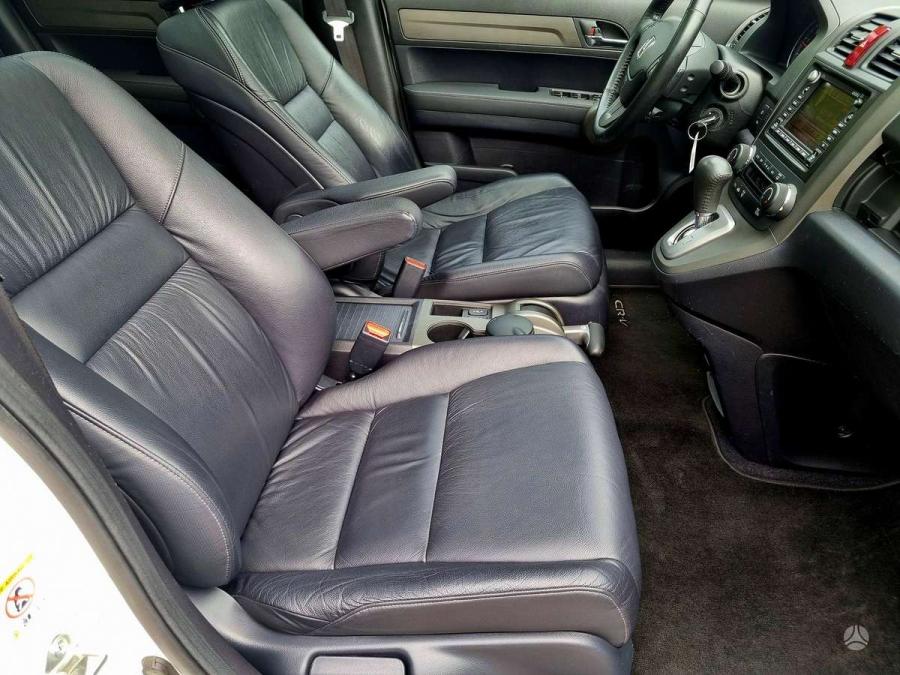 White Honda CR-V 2012 in Vilnius, with an engine capacity of 2.20 L and mileage of 152 thousand km for 9650 €, photo 31 on AUTOMOTO.COM.LV