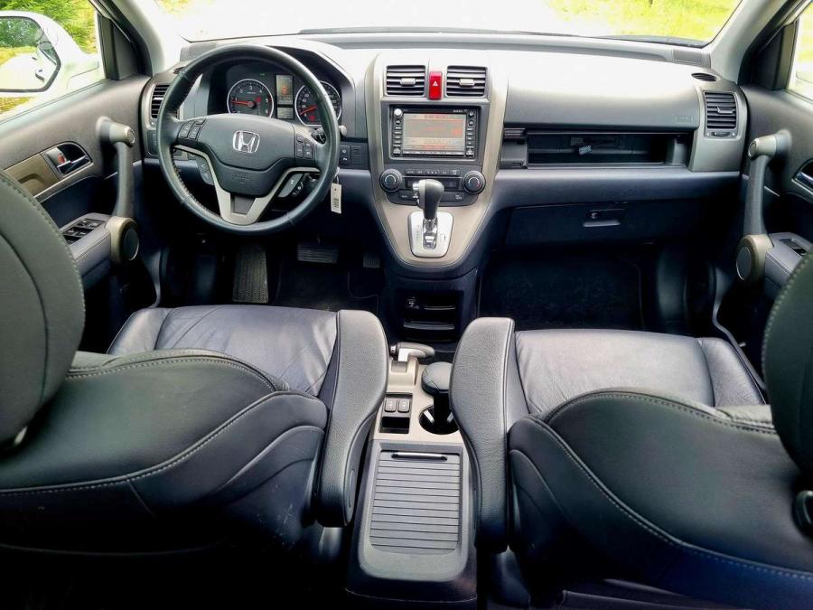 White Honda CR-V 2012 in Vilnius, with an engine capacity of 2.20 L and mileage of 152 thousand km for 9650 €, photo 32 on AUTOMOTO.COM.LV