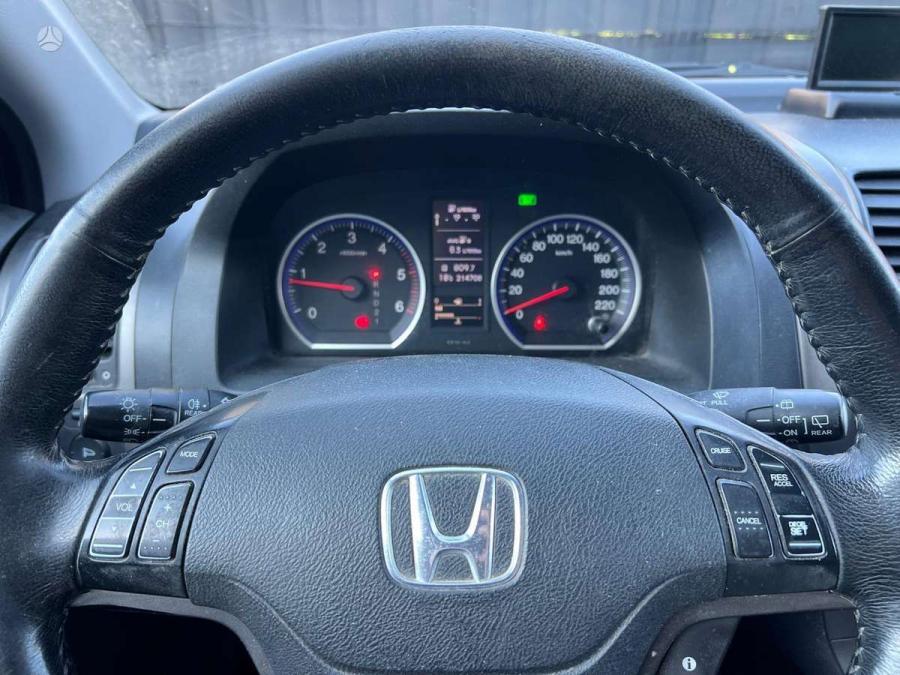 White Honda CR-V 2012 in Siauliai, with an engine capacity of 2.20 L and mileage of 214 thousand km for 7700 €, photo 5 on AUTOMOTO.COM.LV