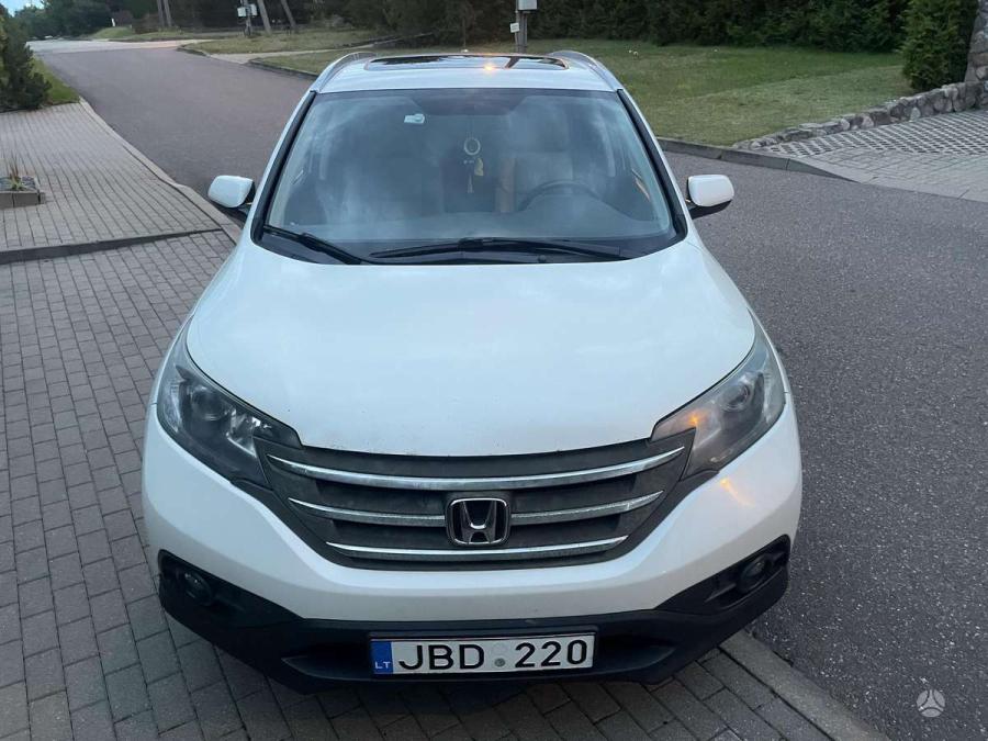 White Honda CR-V 2012 in Vilnius, with an engine capacity of 2.35 L and mileage of 266 thousand km for 8250 €, photo 3 on AUTOMOTO.COM.LV