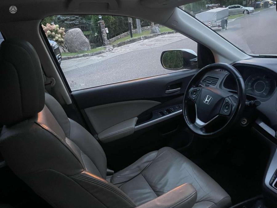 White Honda CR-V 2012 in Vilnius, with an engine capacity of 2.35 L and mileage of 266 thousand km for 8250 €, photo 12 on AUTOMOTO.COM.LV