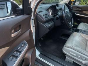 White Honda CR-V 2012 in Vilnius, with an engine capacity of 2.35 L and mileage of 266 thousand km for 8250 €, photo 14 on AUTOMOTO.COM.LV