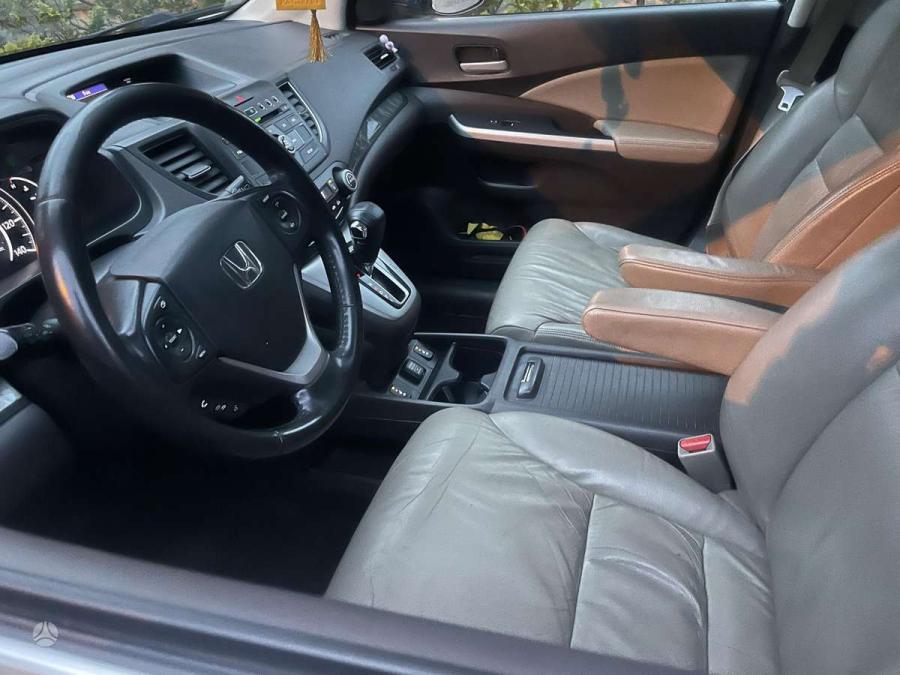 White Honda CR-V 2012 in Vilnius, with an engine capacity of 2.35 L and mileage of 266 thousand km for 8250 €, photo 15 on AUTOMOTO.COM.LV