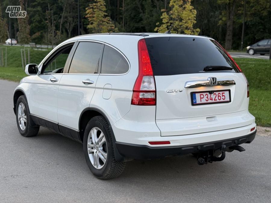 White Honda CR-V 2012 in Alytus, with an engine capacity of 2.20 L and mileage of 220 thousand km for 8499 €, photo 5 on AUTOMOTO.COM.LV