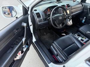 White Honda CR-V 2012 in Alytus, with an engine capacity of 2.20 L and mileage of 220 thousand km for 8499 €, photo 7 on AUTOMOTO.COM.LV