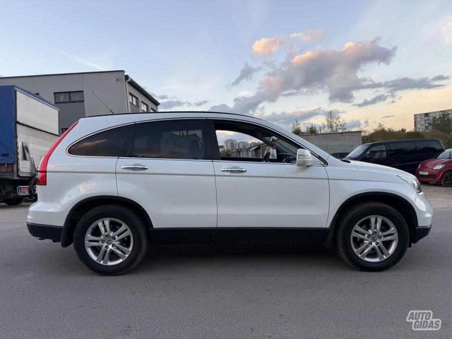 White Honda CR-V 2012 in Alytus, with an engine capacity of 2.20 L and mileage of 220 thousand km for 8499 €, photo 9 on AUTOMOTO.COM.LV