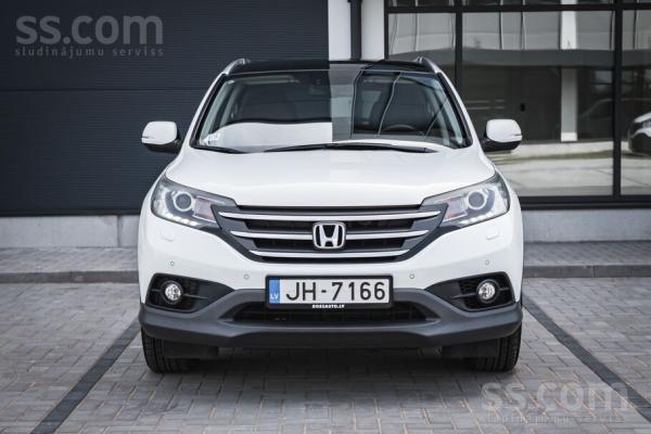 White Honda CR-V 2013 in Riga, with an engine capacity of 2.20 L and mileage of 0 thousand km for 8950 €, photo 2 on AUTOMOTO.COM.LV