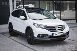 White Honda CR-V 2013 in Riga, with an engine capacity of 2.20 L and mileage of 0 thousand km for 8950 €, photo 3 on AUTOMOTO.COM.LV