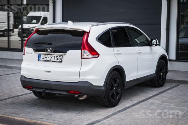 White Honda CR-V 2013 in Riga, with an engine capacity of 2.20 L and mileage of 0 thousand km for 8950 €, photo 4 on AUTOMOTO.COM.LV
