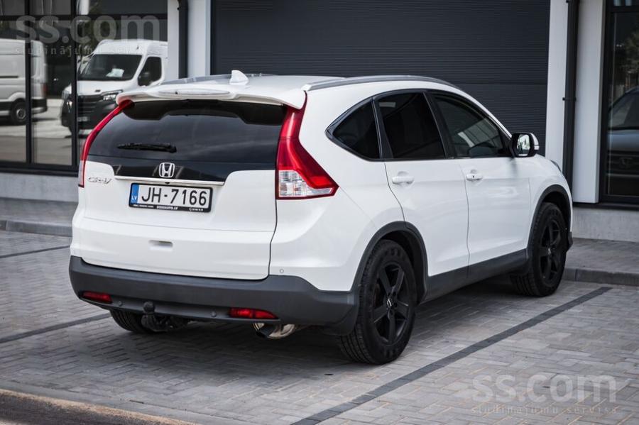White Honda CR-V 2013 in Riga, with an engine capacity of 2.20 L and mileage of 0 thousand km for 8950 €, photo 4 on AUTOMOTO.COM.LV