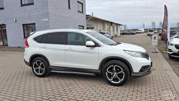 White Honda CR-V 2013 in Marijampole, with an engine capacity of 1.60 L and mileage of 161 thousand km for 10450 €, photo 8 on AUTOMOTO.COM.LV