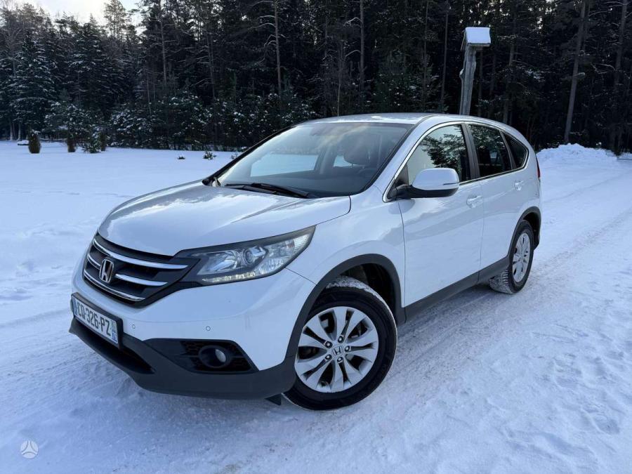 White Honda CR-V 2013 in Taurage, with an engine capacity of 2.20 L and mileage of 291 thousand km for 8000 €, photo 1 on AUTOMOTO.COM.LV
