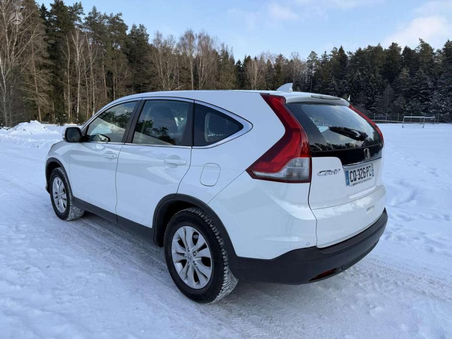White Honda CR-V 2013 in Taurage, with an engine capacity of 2.20 L and mileage of 291 thousand km for 8000 €, photo 5 on AUTOMOTO.COM.LV