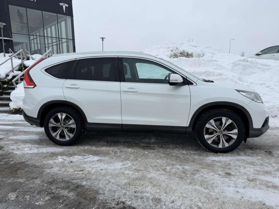 White Honda CR-V 2013 in Vilnius, with an engine capacity of 2.20 L and mileage of 169 thousand km for 11999 €, photo 6 on AUTOMOTO.COM.LV