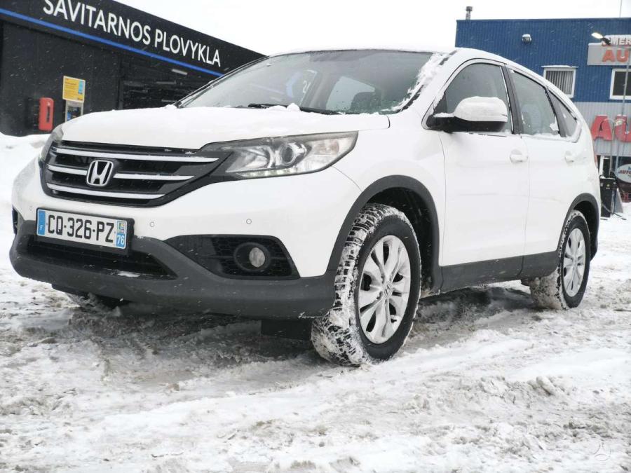 White Honda CR-V 2013 in Klaipeda, with an engine capacity of 2.20 L and mileage of 265 thousand km for 9350 €, photo 1 on AUTOMOTO.COM.LV