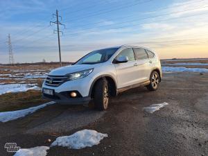 White Honda CR-V 2013 in Vilnius, with an engine capacity of 2.20 L and mileage of 383 thousand km for 7599 €, photo  on AUTOMOTO.COM.LV