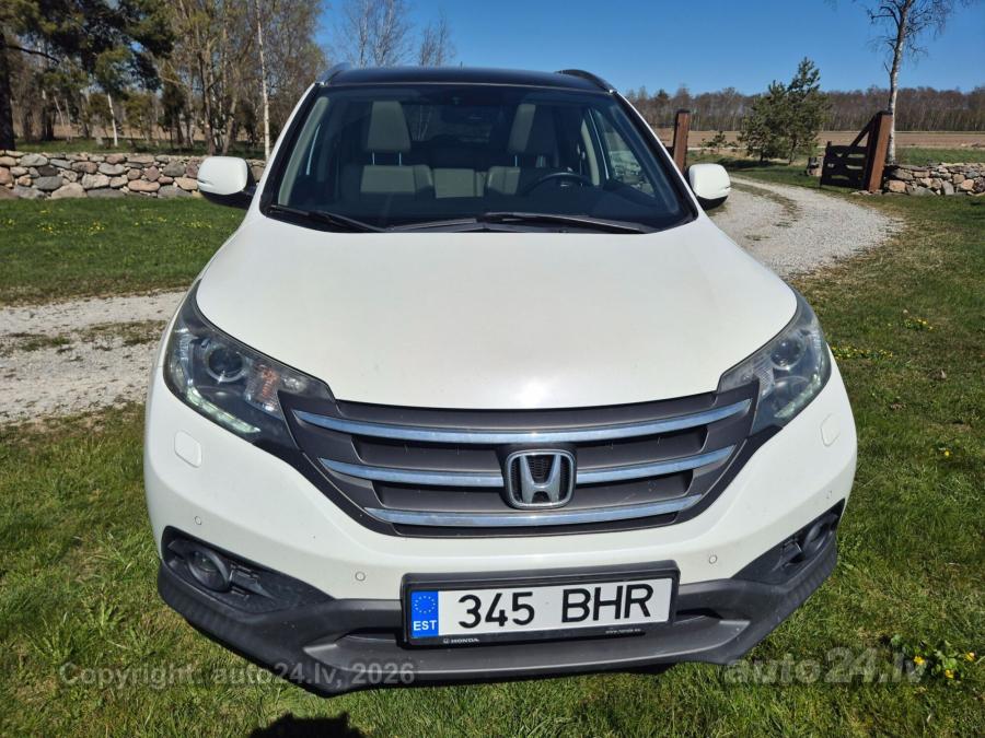 White Honda CR-V 2013 in Kuressaare, with an engine capacity of 2.00 L and mileage of 149 thousand km for 12500 €, photo 3 on AUTOMOTO.COM.LV