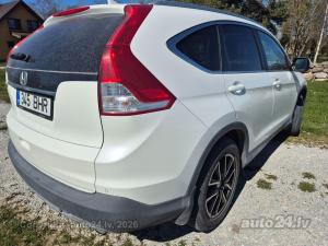 White Honda CR-V 2013 in Kuressaare, with an engine capacity of 2.00 L and mileage of 149 thousand km for 12500 €, photo 4 on AUTOMOTO.COM.LV