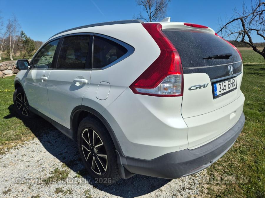 White Honda CR-V 2013 in Kuressaare, with an engine capacity of 2.00 L and mileage of 149 thousand km for 12500 €, photo 5 on AUTOMOTO.COM.LV