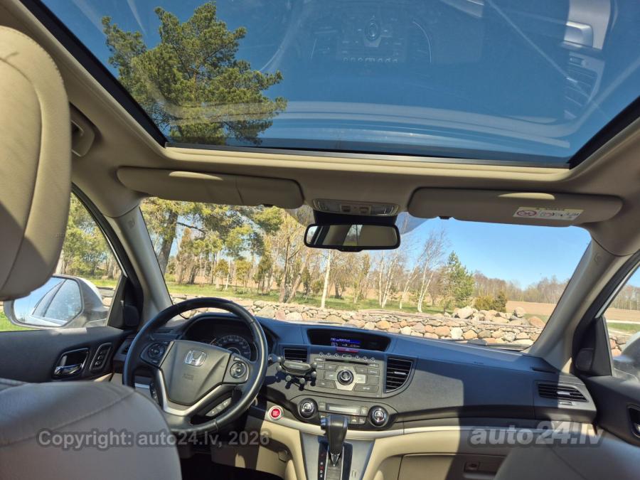 White Honda CR-V 2013 in Kuressaare, with an engine capacity of 2.00 L and mileage of 149 thousand km for 12500 €, photo 9 on AUTOMOTO.COM.LV