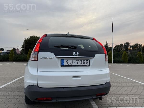 Balts Honda CR-V 2013 Rīga, ar dzinēja tilpumu 2.20 L un nobraukumu 143 tūkst. km par 13900 €, foto 4 vietnē AUTOMOTO.COM.LV