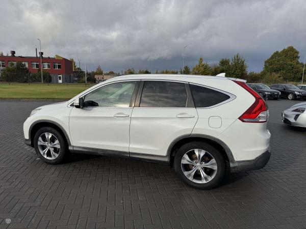 White Honda CR-V 2013 in Telschi, with an engine capacity of 2.20 L and mileage of 259 thousand km for 6200 €, photo 5 on AUTOMOTO.COM.LV