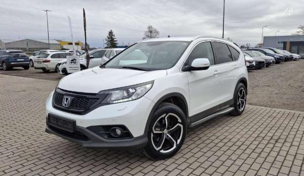 White Honda CR-V 2014 in Marijampole, with an engine capacity of 1.60 L and mileage of 161 thousand km for 10450 €, photo 1 on AUTOMOTO.COM.LV
