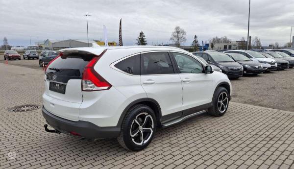 White Honda CR-V 2014 in Marijampole, with an engine capacity of 1.60 L and mileage of 161 thousand km for 10450 €, photo 4 on AUTOMOTO.COM.LV