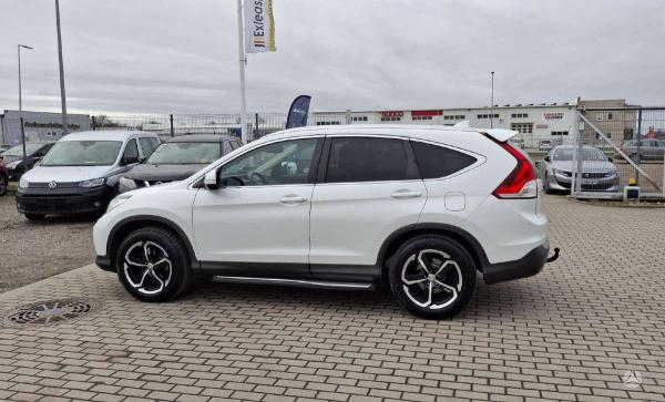 White Honda CR-V 2014 in Marijampole, with an engine capacity of 1.60 L and mileage of 161 thousand km for 10450 €, photo 5 on AUTOMOTO.COM.LV