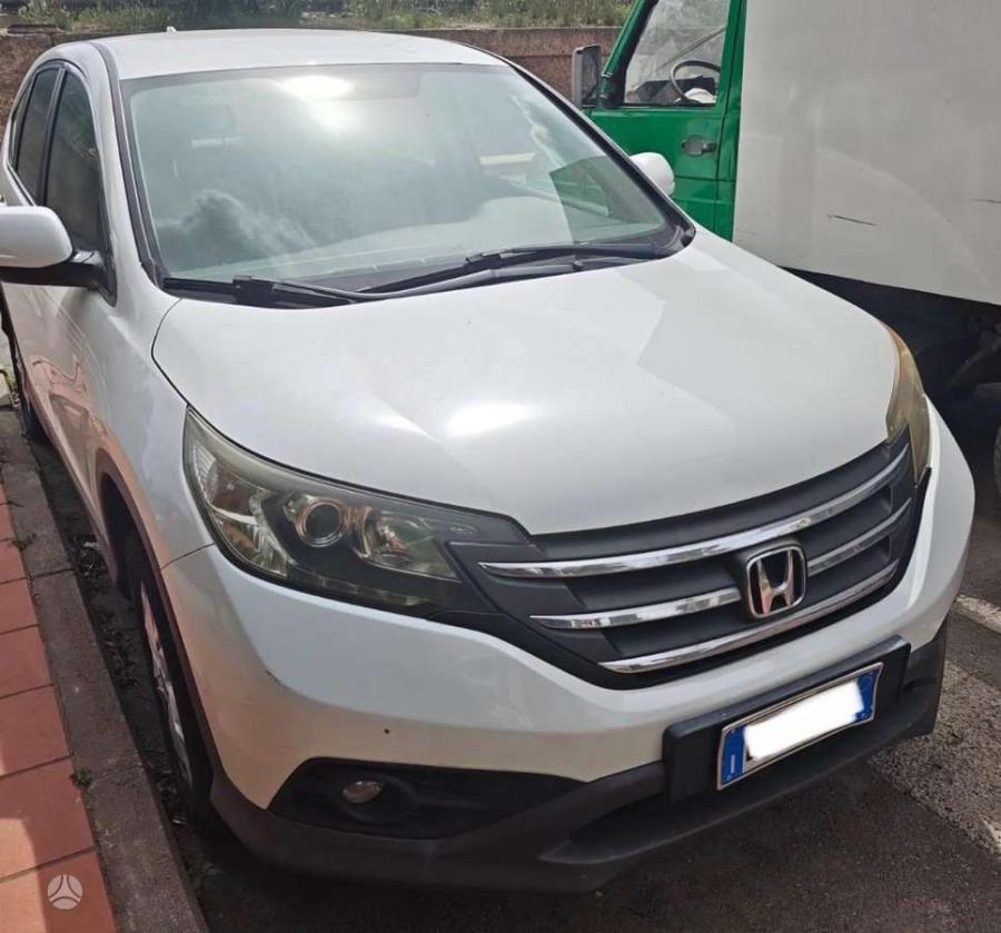 White Honda CR-V 2014 in Vilnius, with an engine capacity of 2.20 L and mileage of 240 thousand km for 10999 €, photo 7 on AUTOMOTO.COM.LV