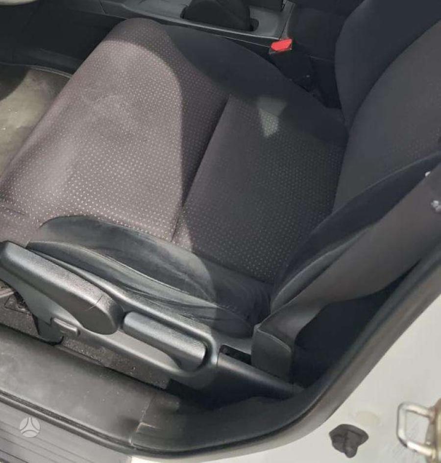White Honda CR-V 2014 in Vilnius, with an engine capacity of 2.20 L and mileage of 240 thousand km for 10999 €, photo 9 on AUTOMOTO.COM.LV