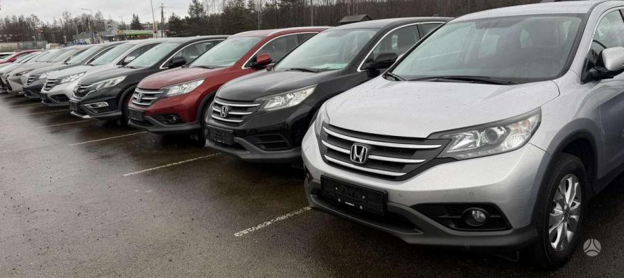 White Honda CR-V 2014 in Vilnius, with an engine capacity of 2.20 L and mileage of 240 thousand km for 10999 €, photo 13 on AUTOMOTO.COM.LV