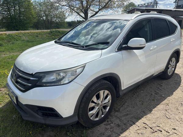 White Honda CR-V 2014 in Prienai, with an engine capacity of 2.20 L and mileage of 168 thousand km for 2235 €, photo 6 on AUTOMOTO.COM.LV