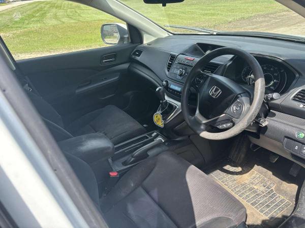 White Honda CR-V 2014 in Prienai, with an engine capacity of 2.20 L and mileage of 168 thousand km for 2235 €, photo 7 on AUTOMOTO.COM.LV