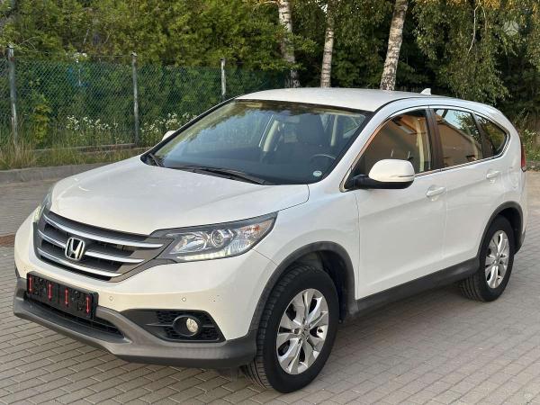White Honda CR-V 2014 in Utena, with an engine capacity of 1.60 L and mileage of 284 thousand km for 7900 €, photo 1 on AUTOMOTO.COM.LV