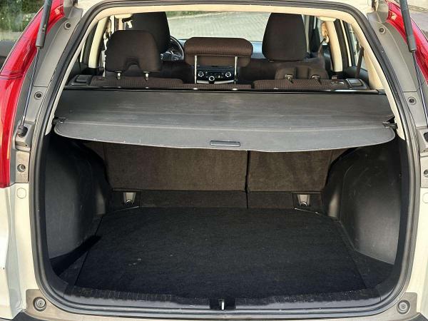 White Honda CR-V 2014 in Utena, with an engine capacity of 1.60 L and mileage of 284 thousand km for 7900 €, photo 8 on AUTOMOTO.COM.LV