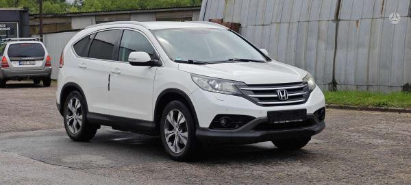 White Honda CR-V 2014 in Utena, with an engine capacity of 1.60 L and mileage of 289 thousand km for 8650 €, photo 2 on AUTOMOTO.COM.LV