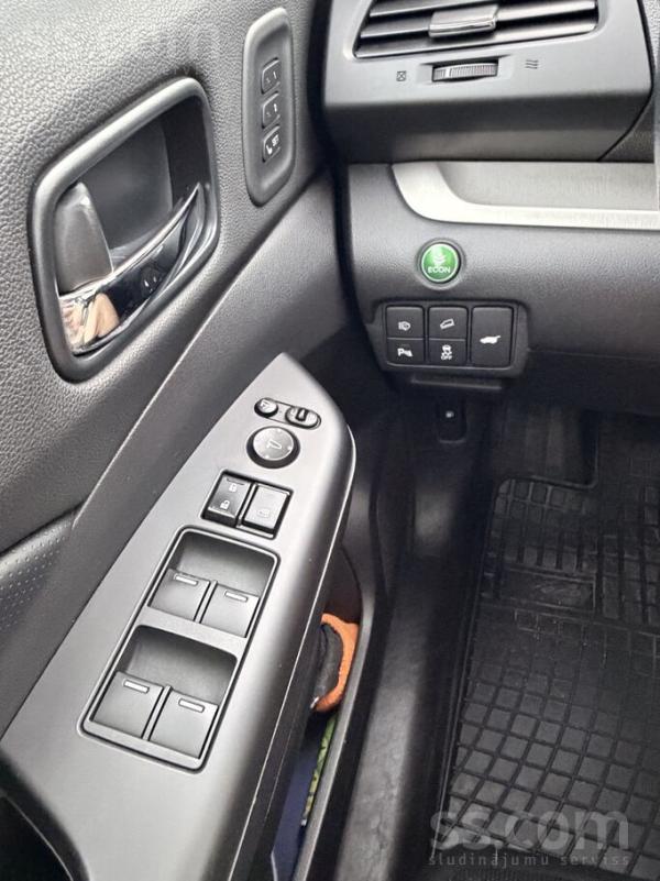 Balts Honda CR-V 2014 Valmiera, ar dzinēja tilpumu 2.00 L un nobraukumu 164 tūkst. km par 10900 €, foto 4 vietnē AUTOMOTO.COM.LV