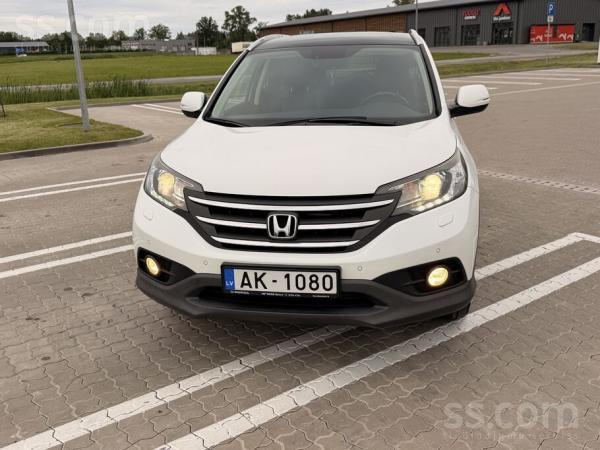 Balts Honda CR-V 2014 Valmiera, ar dzinēja tilpumu 2.00 L un nobraukumu 164 tūkst. km par 10900 €, foto 5 vietnē AUTOMOTO.COM.LV