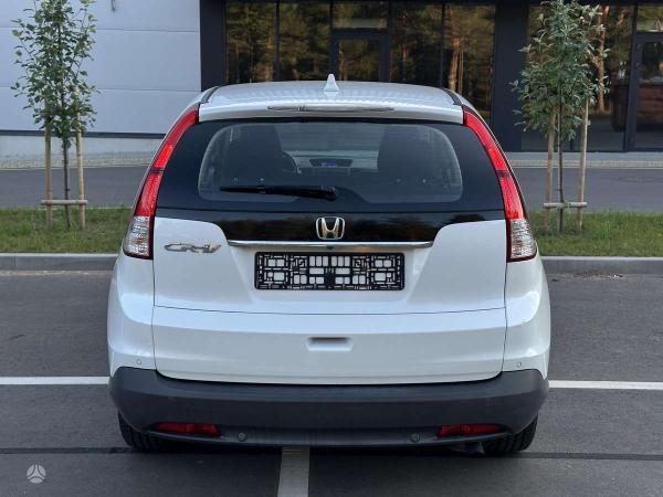 White Honda CR-V 2014 in Utena, with an engine capacity of 1.60 L and mileage of 284 thousand km for 7500 €, photo 6 on AUTOMOTO.COM.LV
