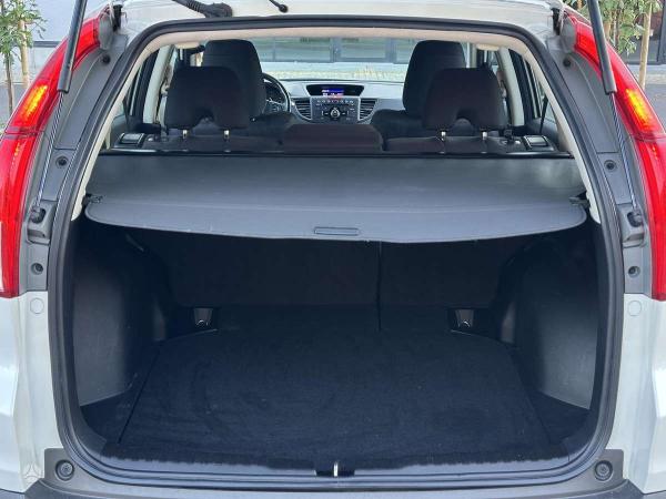 White Honda CR-V 2014 in Utena, with an engine capacity of 1.60 L and mileage of 284 thousand km for 7500 €, photo 8 on AUTOMOTO.COM.LV