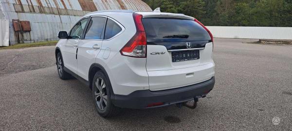 White Honda CR-V 2014 in Utena, with an engine capacity of 1.60 L and mileage of 289 thousand km for 7650 €, photo 4 on AUTOMOTO.COM.LV