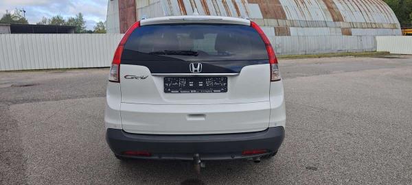 White Honda CR-V 2014 in Utena, with an engine capacity of 1.60 L and mileage of 289 thousand km for 7650 €, photo 5 on AUTOMOTO.COM.LV