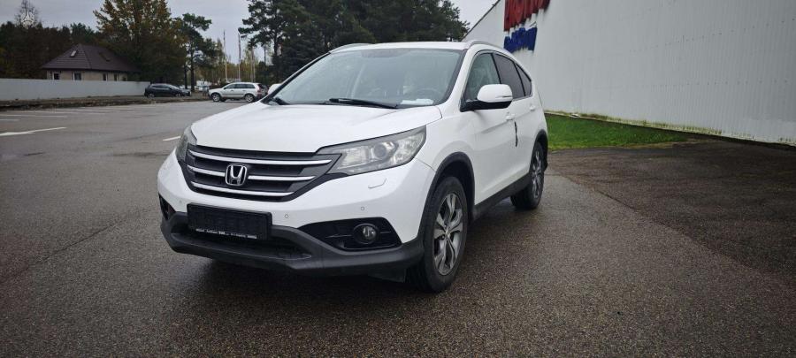White Honda CR-V 2014 in Utena, with an engine capacity of 1.60 L and mileage of 289 thousand km for 7990 €, photo 1 on AUTOMOTO.COM.LV