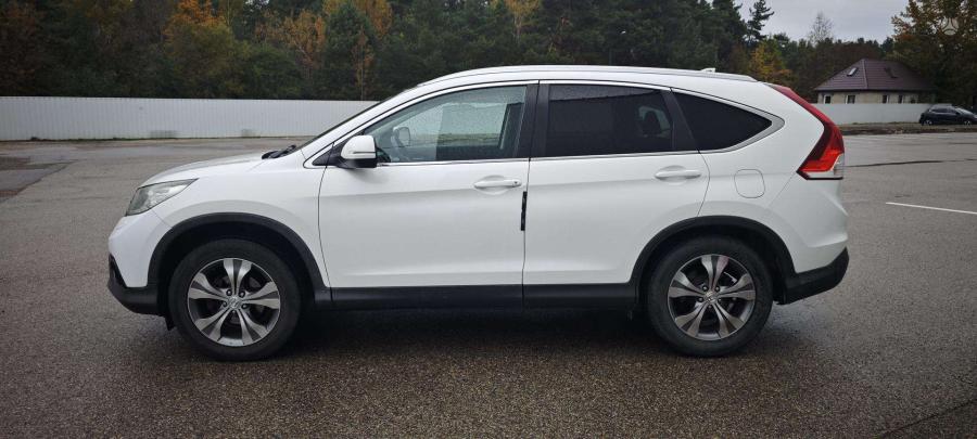 White Honda CR-V 2014 in Utena, with an engine capacity of 1.60 L and mileage of 289 thousand km for 7990 €, photo 3 on AUTOMOTO.COM.LV