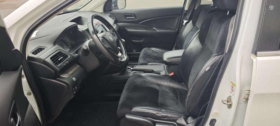 White Honda CR-V 2014 in Utena, with an engine capacity of 1.60 L and mileage of 289 thousand km for 7990 €, photo 10 on AUTOMOTO.COM.LV