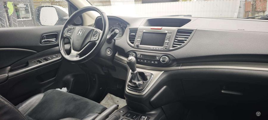 White Honda CR-V 2014 in Utena, with an engine capacity of 1.60 L and mileage of 289 thousand km for 7990 €, photo 13 on AUTOMOTO.COM.LV