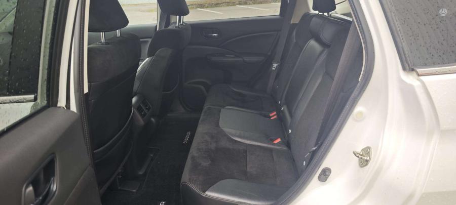 White Honda CR-V 2014 in Utena, with an engine capacity of 1.60 L and mileage of 289 thousand km for 7990 €, photo 14 on AUTOMOTO.COM.LV