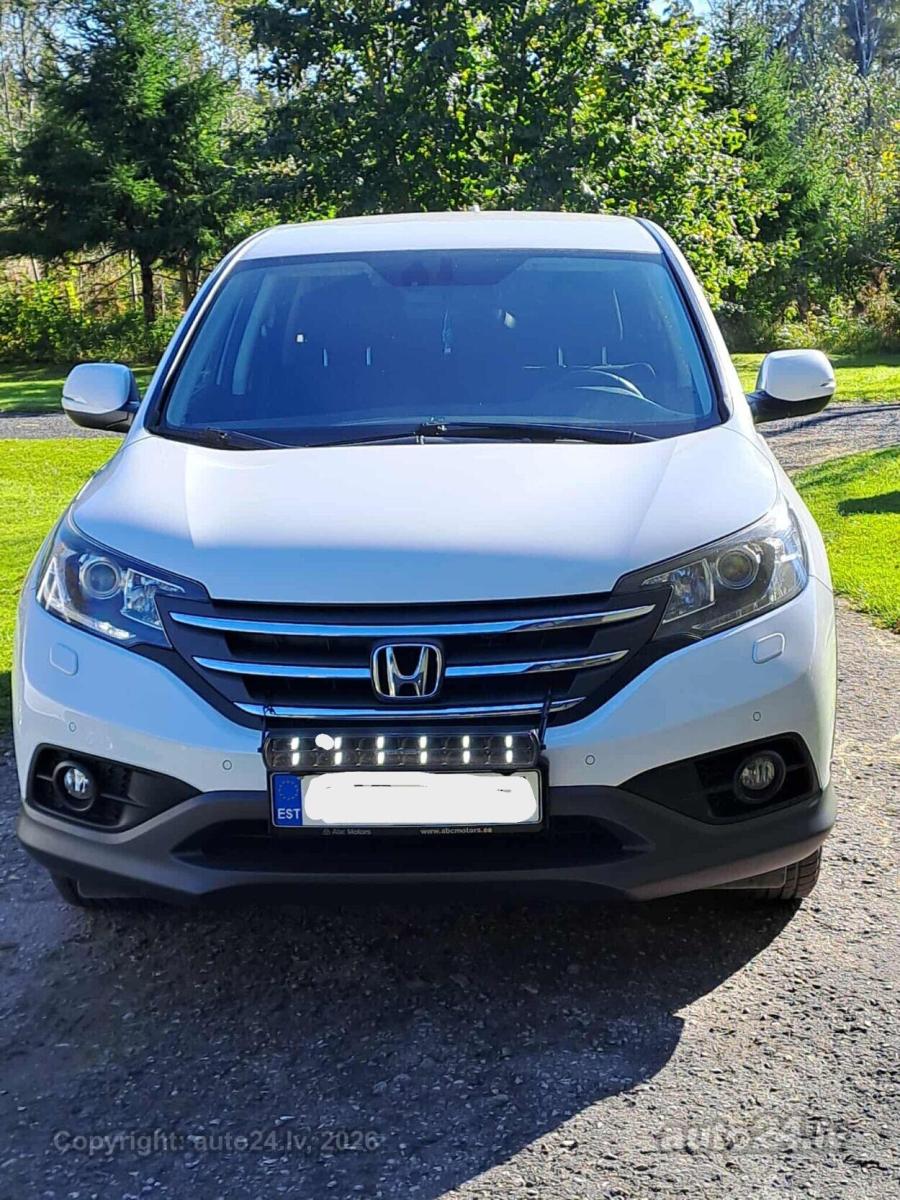 White Honda CR-V 2015 in Tallinn, with an engine capacity of 2.20 L and mileage of 203 thousand km for 12000 €, photo 1 on AUTOMOTO.COM.LV