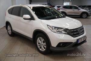 White Honda CR-V 2015 in Tallinn, with an engine capacity of 2.20 L and mileage of 203 thousand km for 12000 €, photo 4 on AUTOMOTO.COM.LV